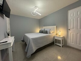 Quarto casal conforto | Ferros/tábuas de passar roupa, Wi-Fi de cortesia