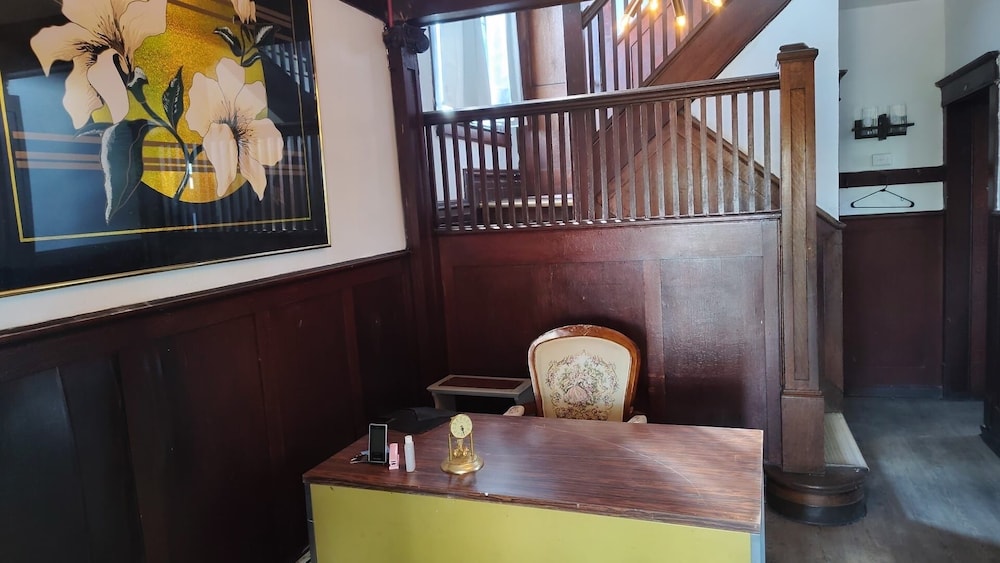 Marvelous castle with 5 bedrooms in the heart of the city of ...