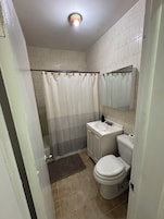 Produtos de toalete grátis, sabonete, shampoo, papel higiênico