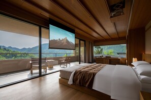 Quarto Duplo Panorâmico, varanda, vista para a colina | Roupa de alta qualidade, edredões de penas, minibar, secretária