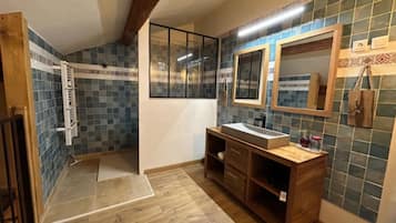 Quarto Comfort, vista para o jardim | Casa de banho