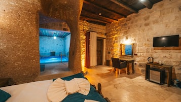 Quarto Tradicional, piscina privativa | Roupa de alta qualidade, berços/camas para crianças grátis