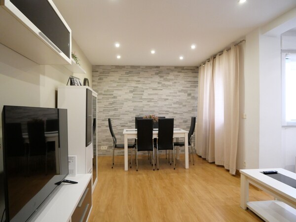 Laucar Vivienda De Uso Turístico, Pets Allowed, Centrally Located, Spacious Living Room And Kitchen - Burgos
