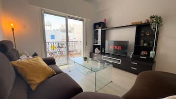 Apartamento, 2 quartos, fumadores, varanda | Sala | Livros