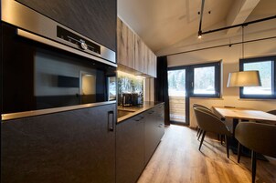 Apartamento Deluxe, varanda | Comodidade do quarto