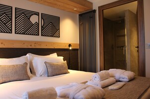 Apartamento Júnior, 3 quartos, varanda | Quartos insonorizados, Wi-fi grátis, roupa de cama fornecida