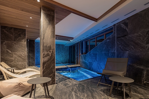 Banheira de hidromassagem interior