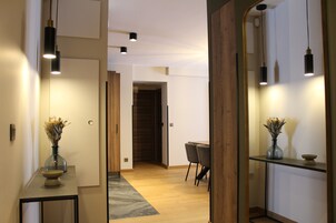 Apartamento Deluxe, vista para o rio | Sala de estar | Smart TV, Netflix, base para leitor de MP3, serviços de streaming 