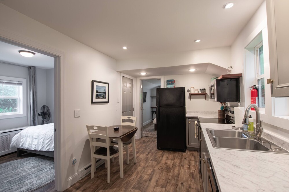 Charming pet friendly 2-bedroom cabin in Raybrook - Ray Brook | Vrbo