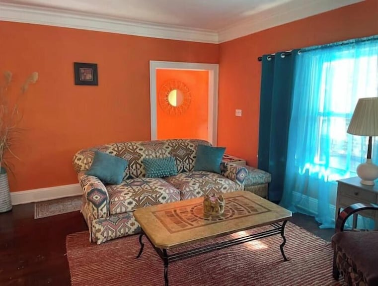 House In The Hood 3-bedroom Se Cleveland With Wifi - Cleveland, OH