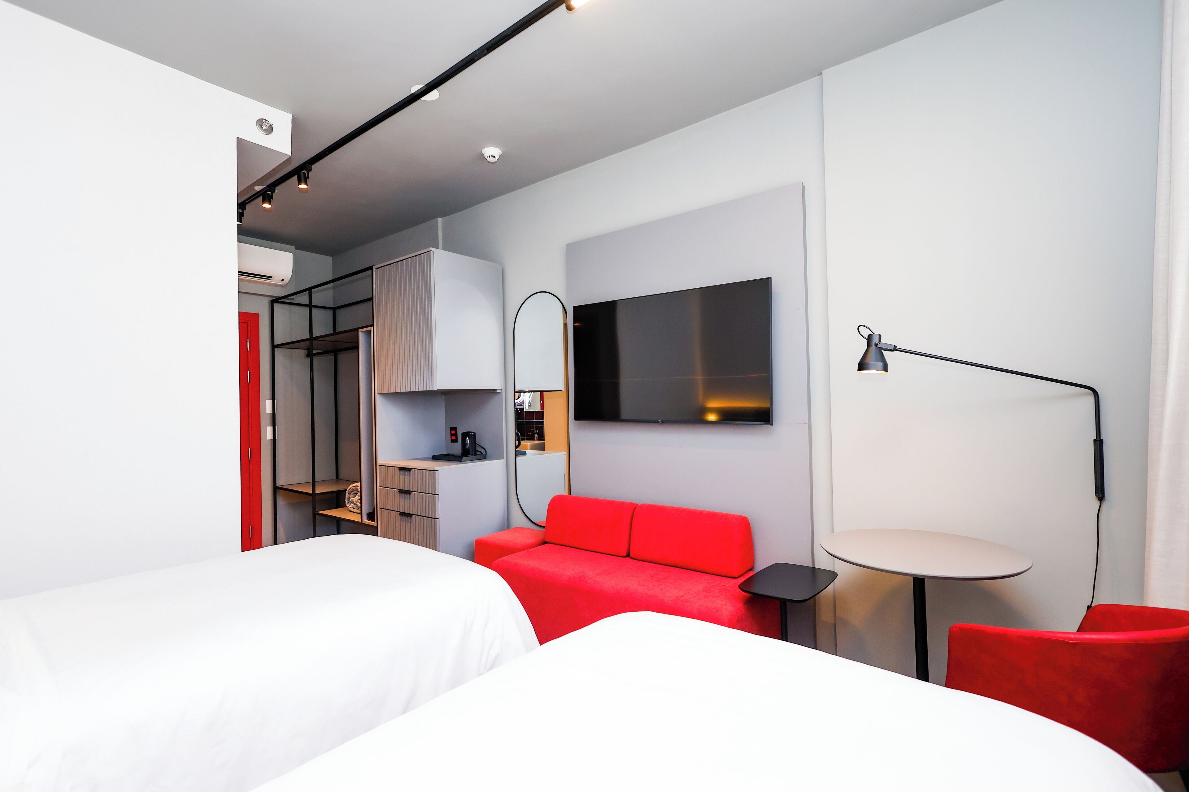 Quarto Twin Superior, Vista para a cidade | Cofre no quarto, secretária 