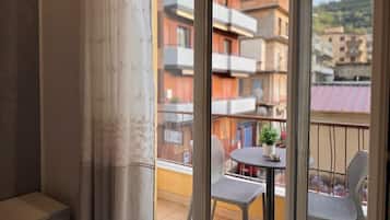 Quarto Comfort, varanda, Vista para a cidade | Cofre no quarto, secretária, cortinas/cortinados opacos, Wi-fi grátis