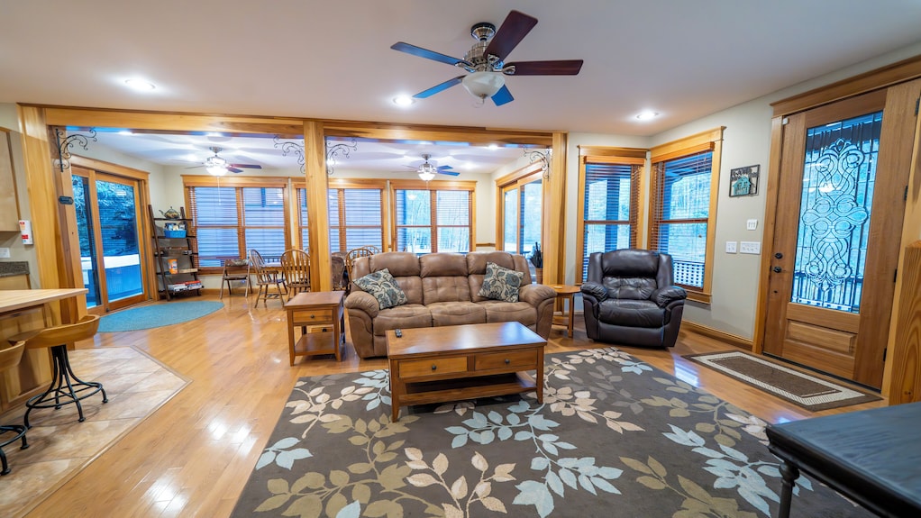 Water Front Home With Hot Tub - Jamestown, TN