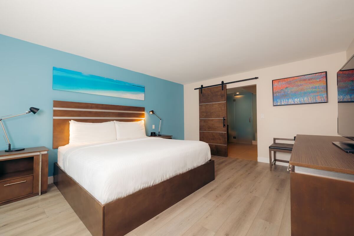 King Deluxe Patio, The Cove Hotel | Heated Pool And Wave Lounge - Long Beach, CA