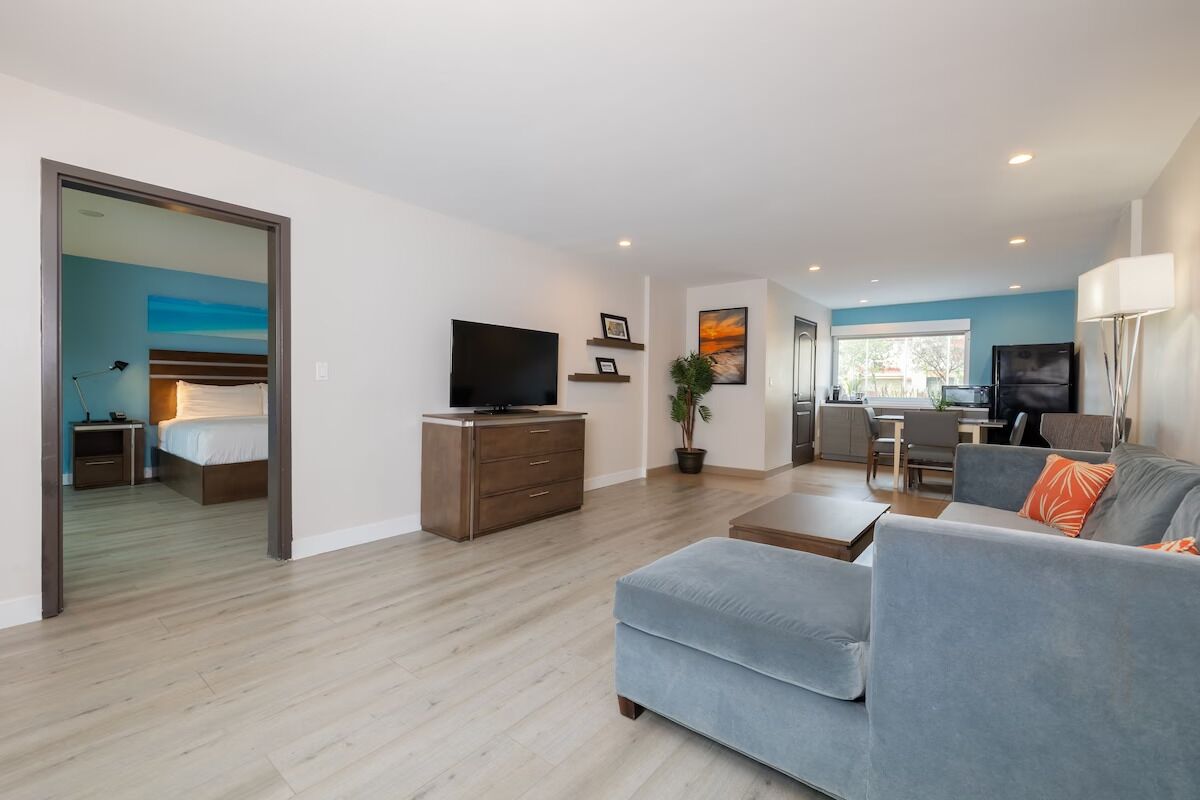 The Cove | One Bedroom Suite | Lounge Nights & Walks To Shoreline Village - Long Beach, CA