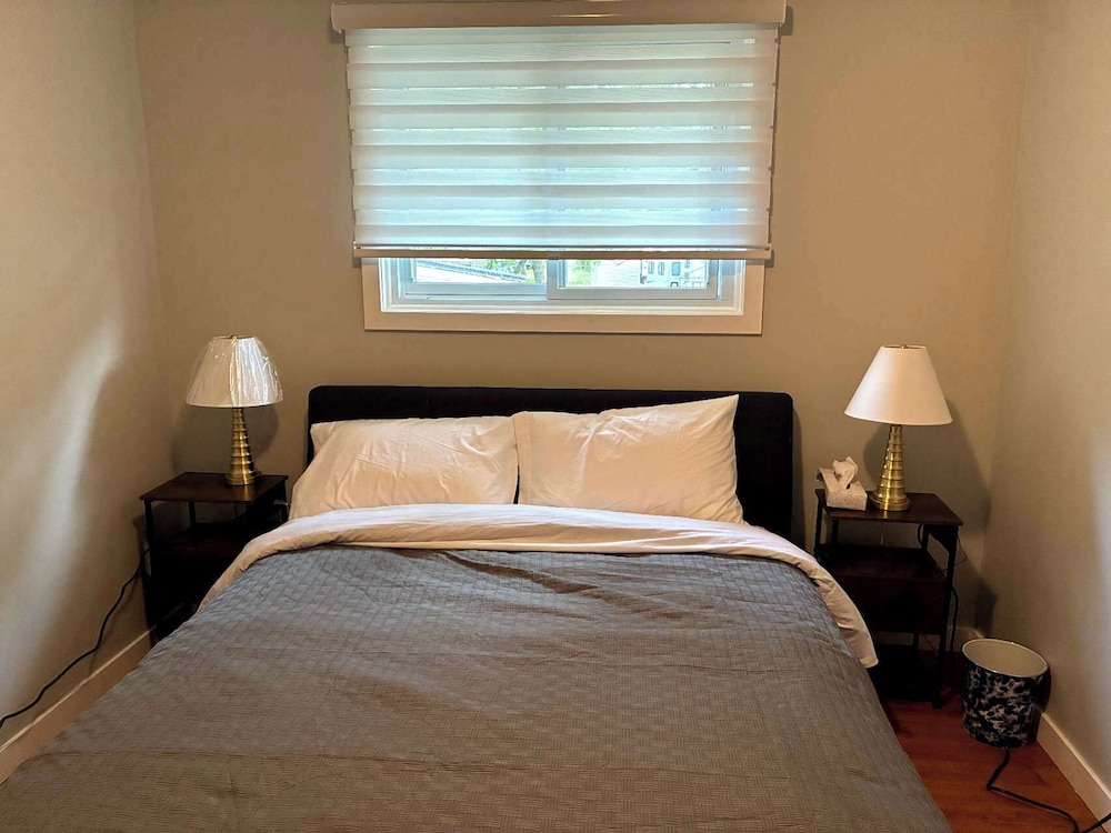 Main house 30m to Sandbanks - 2 minutes to the lake Consecon with ...