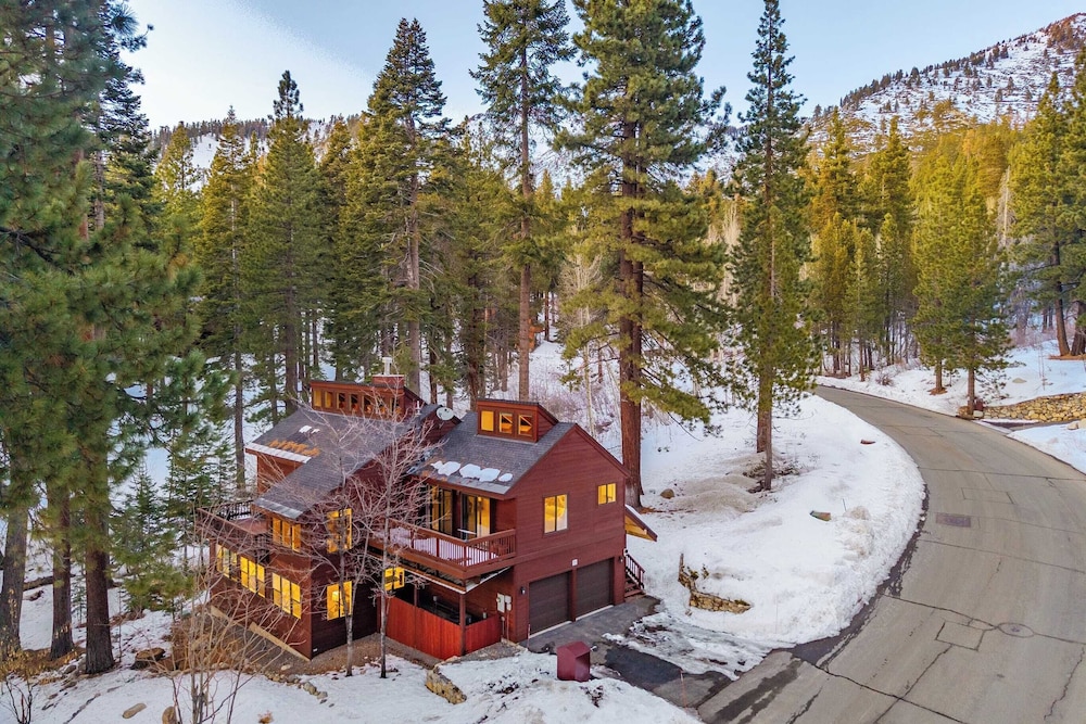 Views + Mins To Skiing, Lake, & Incline Village Incline Serenity By Avantstay - Incline Village, NV