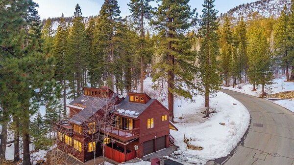 Views + Mins To Skiing, Lake, & Incline Village Incline Serenity By Avantstay - Incline Village, NV