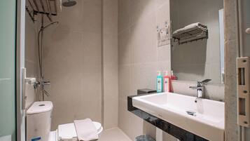 Super Deluxe Double or Twin Room | Casa de banho | Um polibã, toalhas fornecidas, sabão, champô