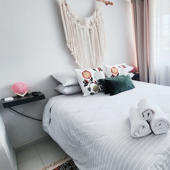 Centrally Located, Comfortable, Modern And Equipped Shelter. Your Home In Santiago De Chile. - Santiago