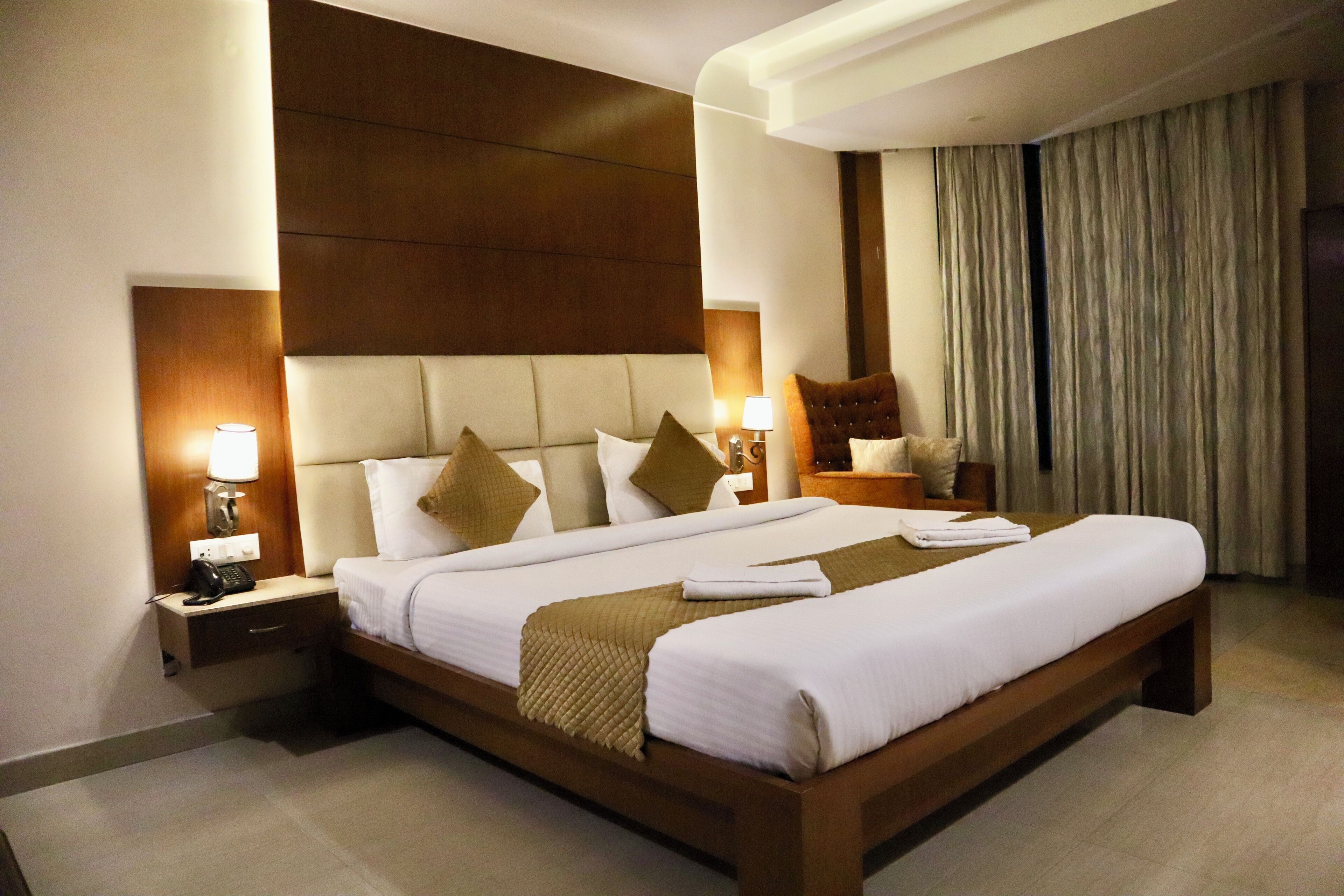 Suíte luxo | Escrivaninha, espaço de trabalho para notebook, Wi-Fi de cortesia