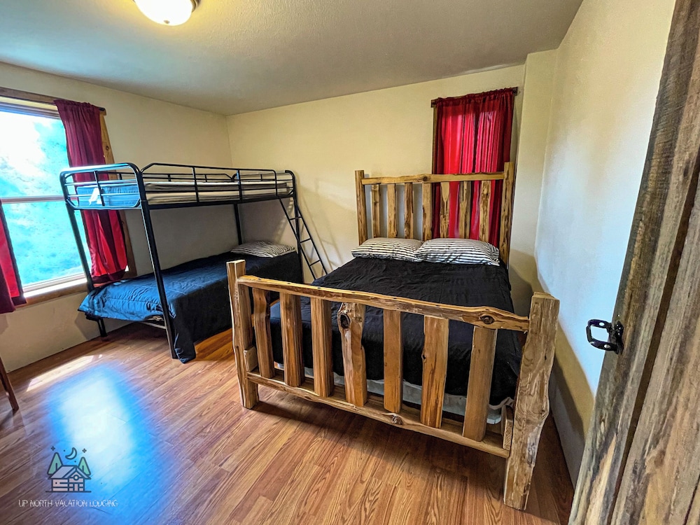 Chase Creek Lodge - Adventure here, rustic 3-bedroom at the edge of the ...