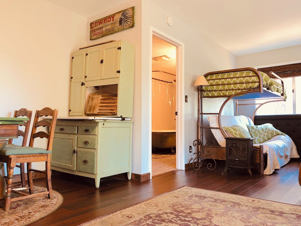 Superb treetop cabin with Blue Jay Bay view and WiFi in Lake Arrowhead ...