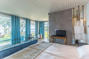 Bangalô superior, vista para o mar | Frigobar, cortinas blackout, ferros/tábuas de passar roupa