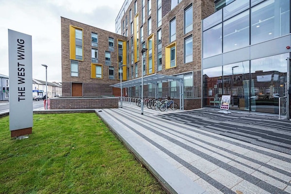 Student Only The West Wing - Cardiff