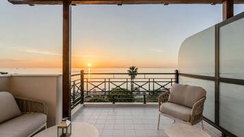 Quarto Quádruplo Superior, 2 quartos, vista para o mar | Terraço/pátio interior