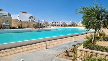 Apartamento Básico | Piscina | Piscina exterior