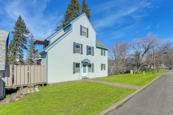 Hot Tub & Decks: Central Hood River Townhome! - White Salmon, WA