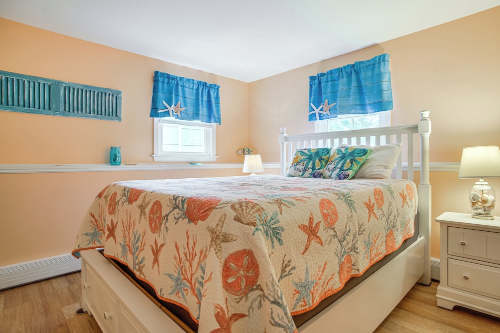 Near Beaches & Trails: Home In East Falmouth - Falmouth, MA