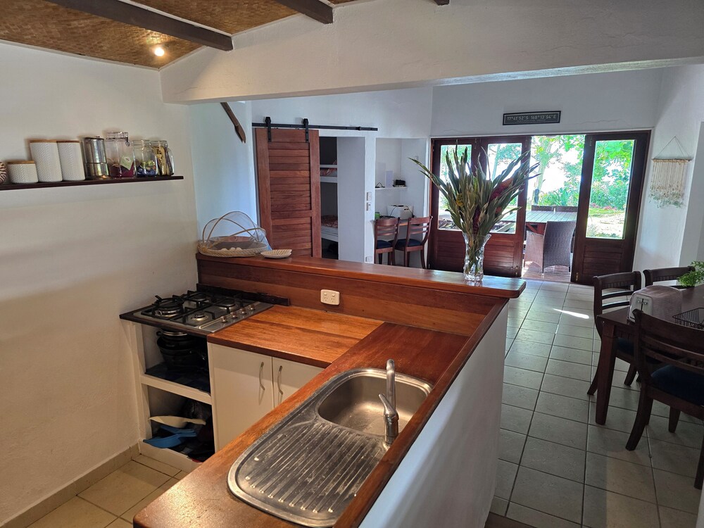 Beachfront paradise,super fast internet,queen beds, private - Mele | Vrbo