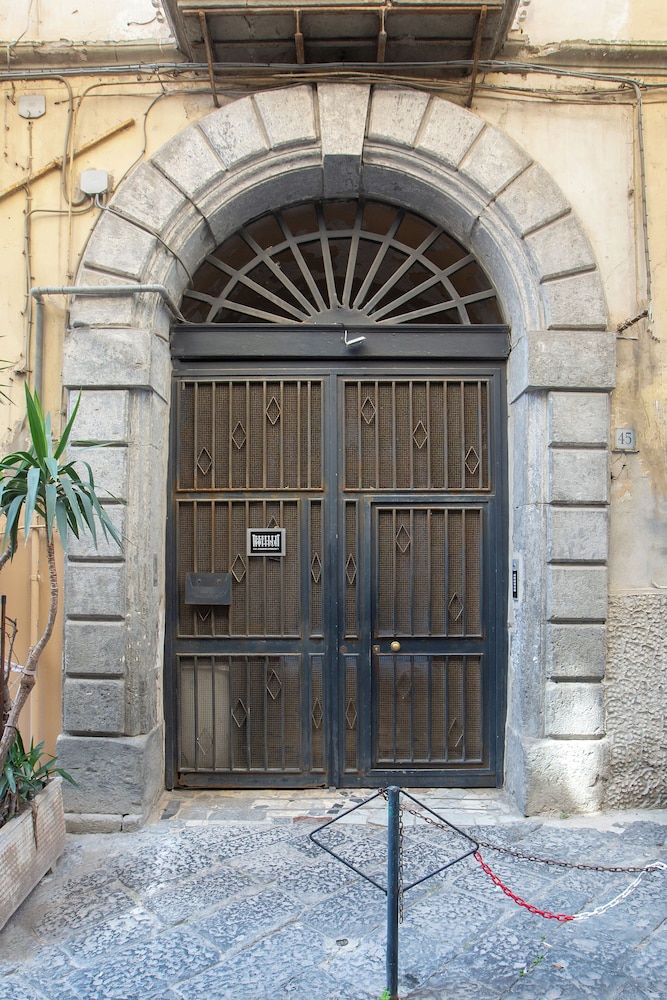 Domus Milone - Naples