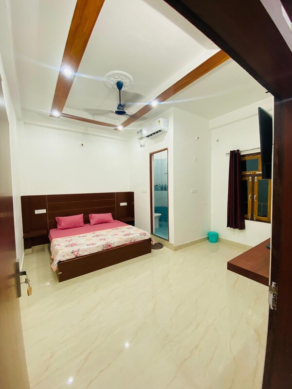 Ahem Palace Home Stay - Ayodhya
