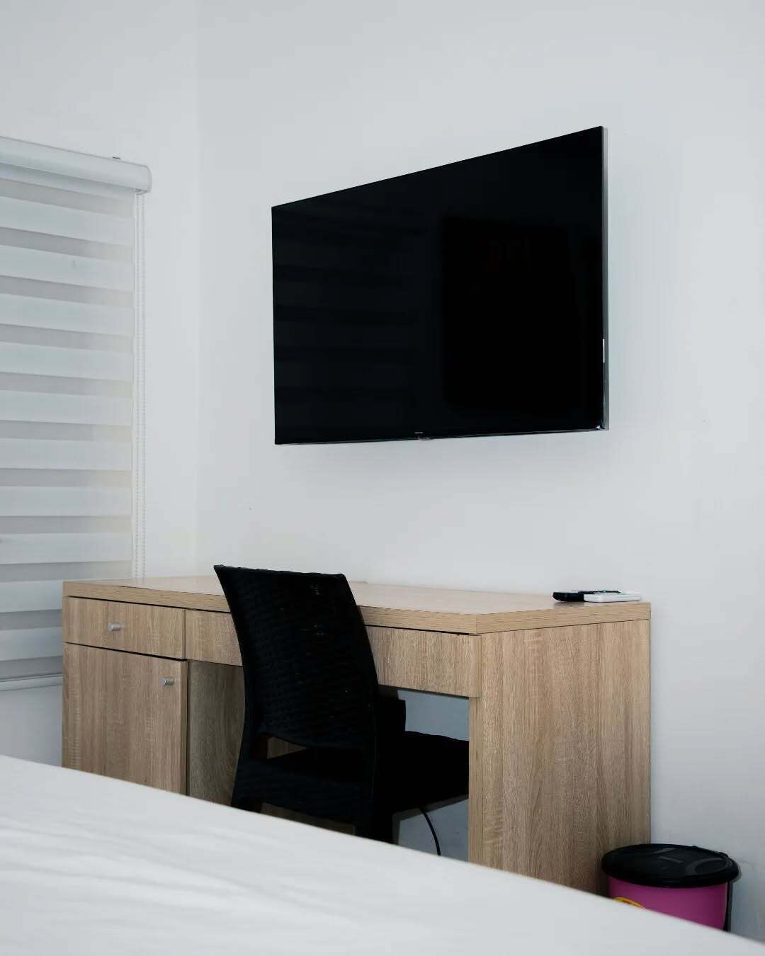 Apartamento conforto, sacada, vista para a cidade | 1 quarto, escrivaninha, espaço de trabalho para notebook