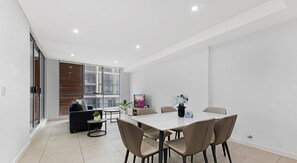 Apartamento Design, 2 quartos (NMA260-612) | Refeições no quarto