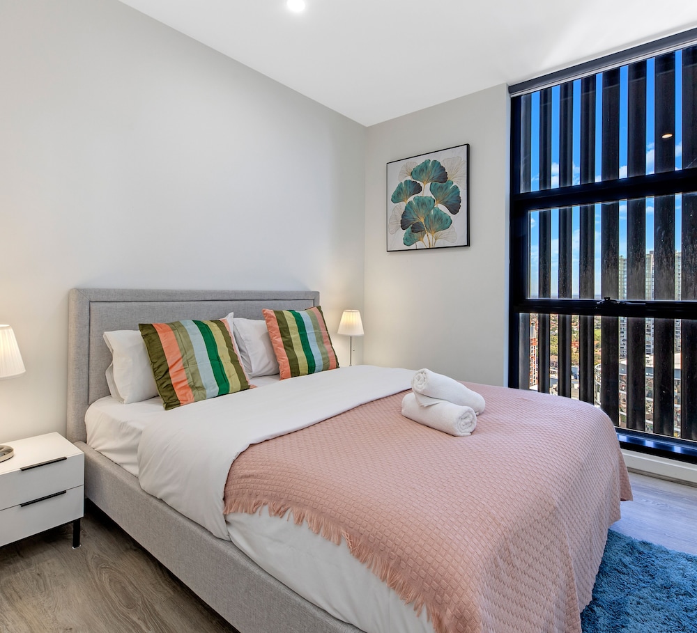 Kozyguru | Parramatta 2 Bed Apt With Parking - パラマタ