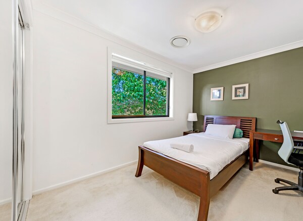 Kozyguru | Westleigh | 4 Bed Room | Free Parking - Hornsby