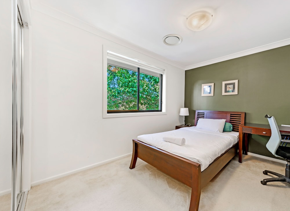 Kozyguru | Westleigh | 4 Bed Room | Free Parking - 霍恩斯比
