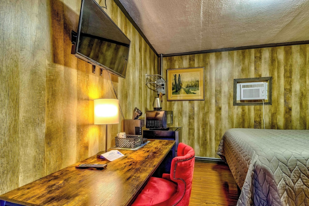 Rabbit Cabin at Panther Creek - Cherokee | Stayz