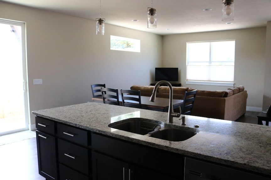 New 3br W/ Garage, 1 Mile From Downtown - Hamilton, MT