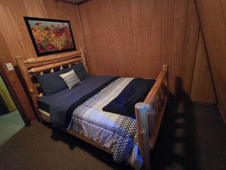 Lodge Room Queen (Room #1) - Wyoming