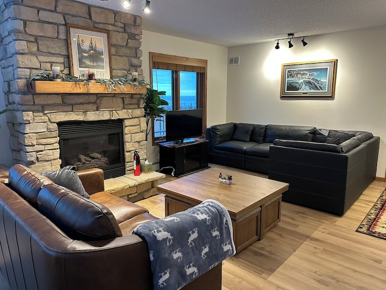 Sweeping Lake Views-5 Min Drive To Gooseberry-10 Min To Two Harbors-3 Bedrooms - Split Rock Lighthouse State Park, Two Harbors