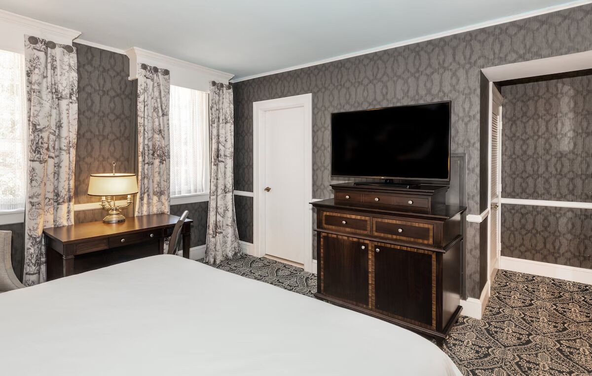 Robert Johnson 1 King Bed Pure Wellness Room At Historic Inns Of Annapolis - Annapolis, MD