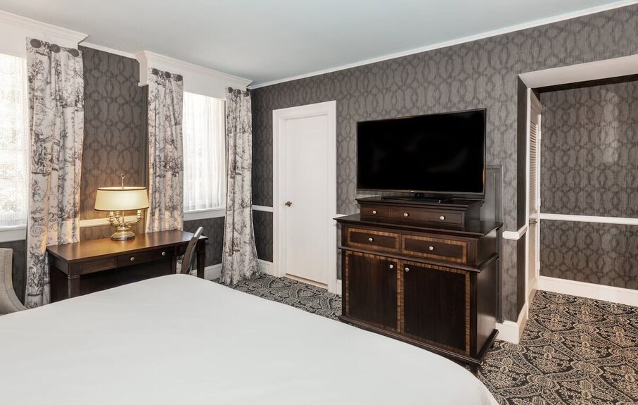 Robert Johnson 1 King Bed Pure Wellness Room At Historic Inns Of Annapolis - Annapolis, MD