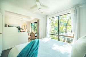 Estúdio, vista para o lago, ao lado da piscina | Camas com colchões pillow-top, quartos à prova de som