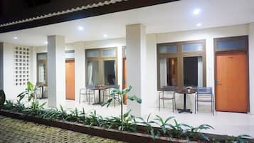 Quarto casal luxo, vista para o jardim | Terraço/pátio