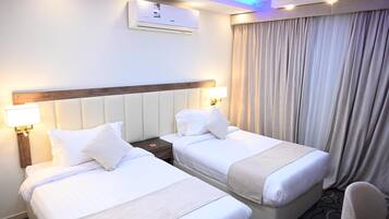 Quarto Twin | 1 quarto, cofre no quarto, secretária